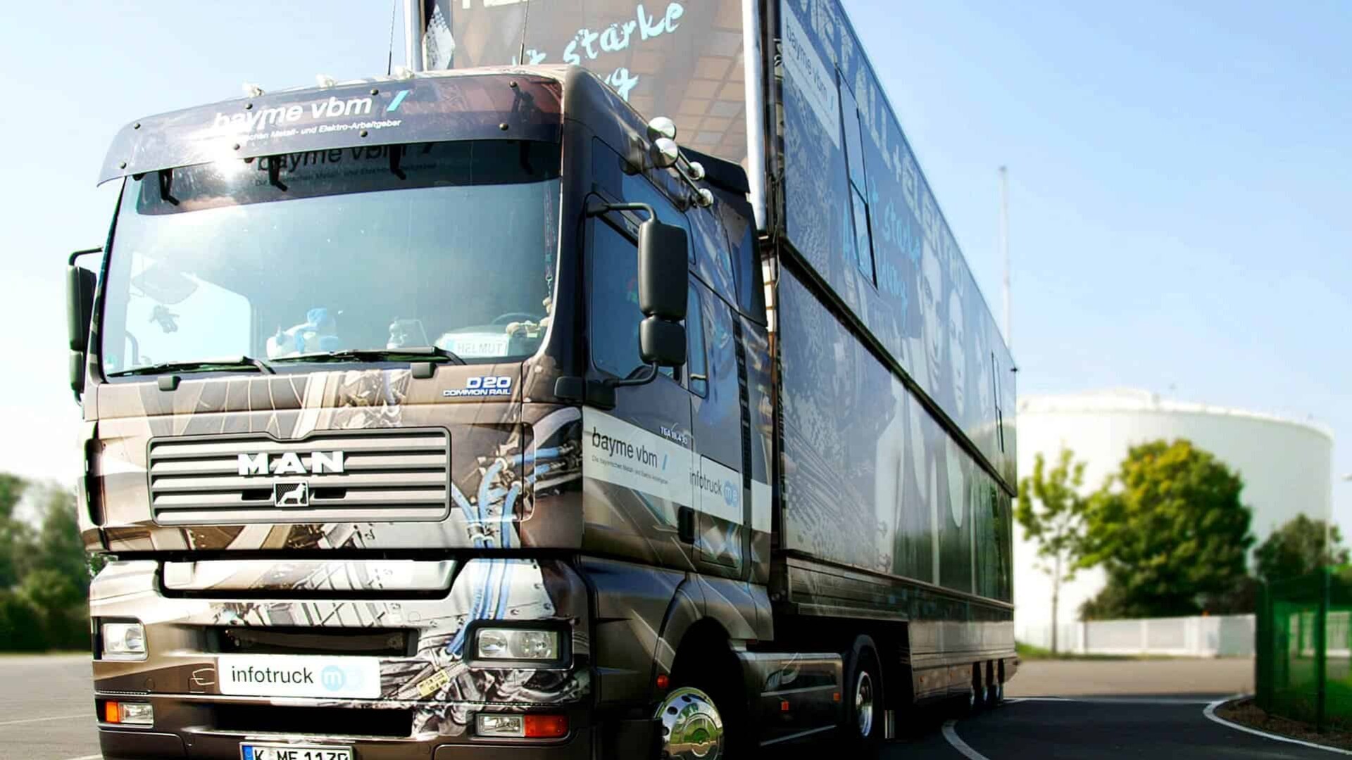 after 10 years new truck branding for the good old infotruck